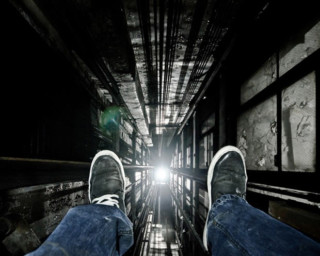 Gutsy Photographer Captures His Own Feet Dangling Off High Ledges ...
