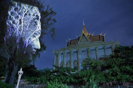 Photos of Faces Projected Onto Trees | PetaPixel
