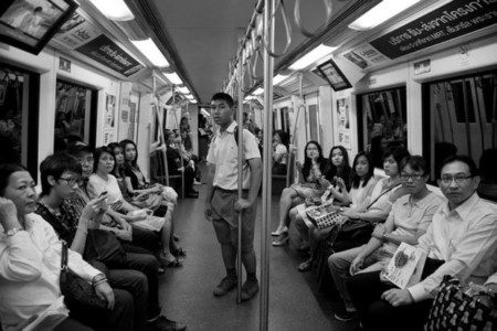 Photographer Snaps Surprised Reactions After Shouting Words on Subway ...