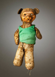 Creepy Portraits of Teddy Bears Marred by Decades of Children's Love ...