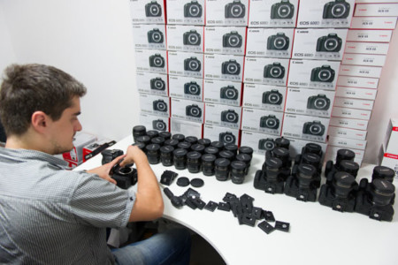 How I Created a Matrix Bullet Time-Style Rig With 50 DSLRs | PetaPixel