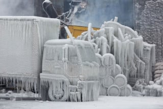 Photos of a Chicago Warehouse Turned Into an Ice Cube After Major Fire ...