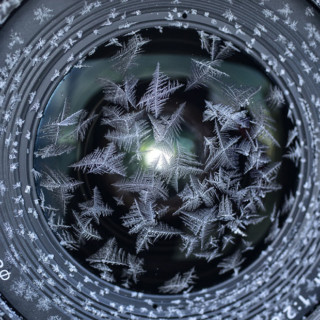 "Snow Flowers" on the Front of a Lens | PetaPixel