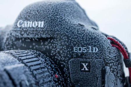 "Snow Flowers" on the Front of a Lens | PetaPixel