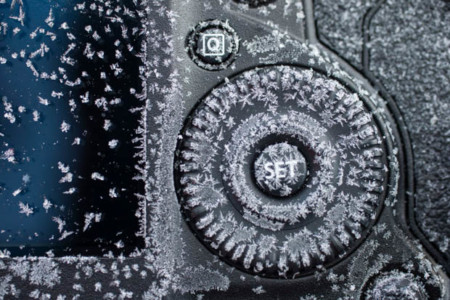 "Snow Flowers" on the Front of a Lens | PetaPixel