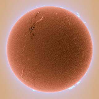 Photographer Captures Detailed Photos of the Sun From His Backyard ...
