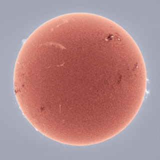 Photographer Captures Detailed Photos of the Sun From His Backyard ...