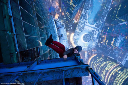Daredevil Poses for Vertigo-Inducing Pics While Hanging From Great ...