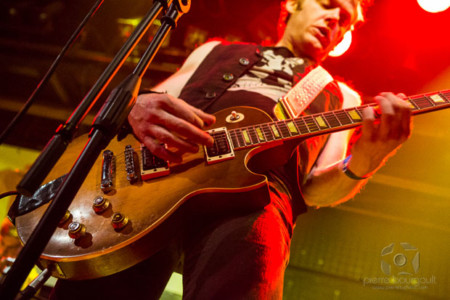 GoPro Mounted on DSLR Shows What It's Like to Photograph a Live Concert ...