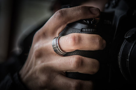 A Lens-Inspired Wedding Ring Designed for Love-Struck Photographers ...