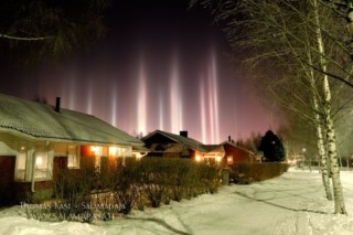 Stunning Photo of Light Pillars, Columns of Light Made Possible by Ice ...