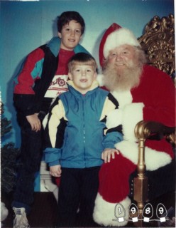These Two Brothers Have Had Their Photo Taken with Santa for 30 Years ...