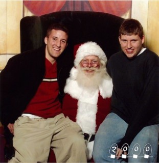 These Two Brothers Have Had Their Photo Taken with Santa for 30 Years ...