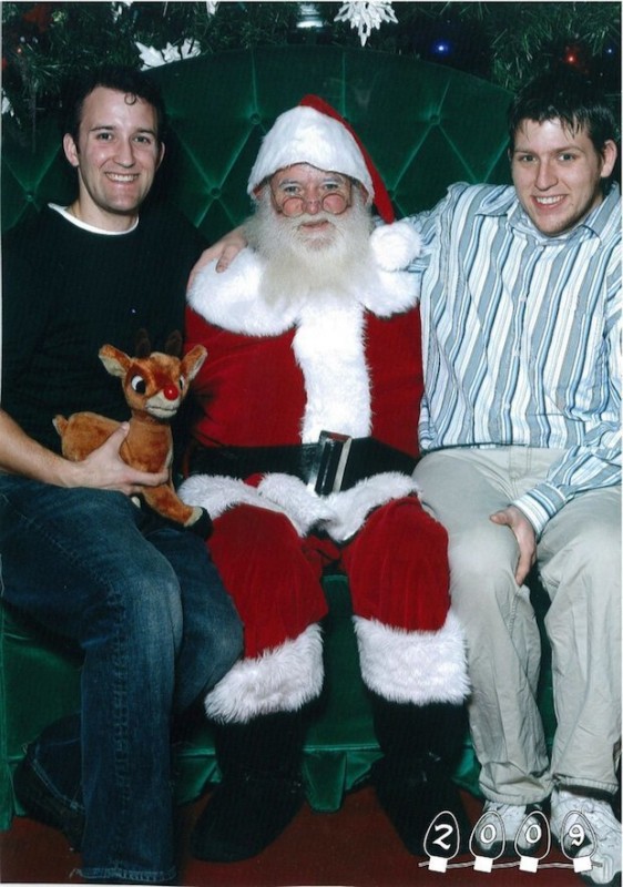 These Two Brothers Have Had Their Photo Taken with Santa for 30 Years ...