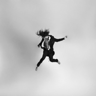 'Gravity' Takes Jumping Photography to Artistic New Heights, Captures ...