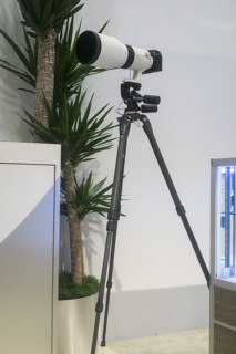 A Sneak Peek at the Samsung 300mm f/2.8 that Hasn't Been Officially ...