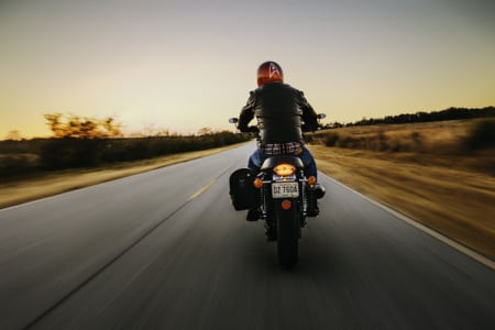 Human Rig Shot: Photographer Shoots a Motorcycle While on Rollerblades ...