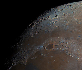 This High-Res Moon Photo Was Made by a Self-Taught Astrophotographer ...