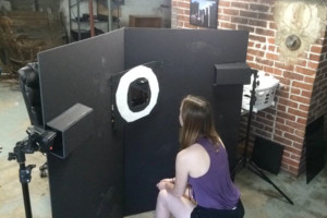 DIY: Build a V-Flat with Swappable Catchlight Shapes | PetaPixel