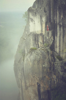 This Photographer Does Photo Shoots on a 350ft Cliff | PetaPixel