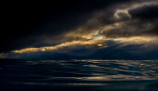 25 Moods of an Ocean, As Seen by a Photographer at Eye Level | PetaPixel