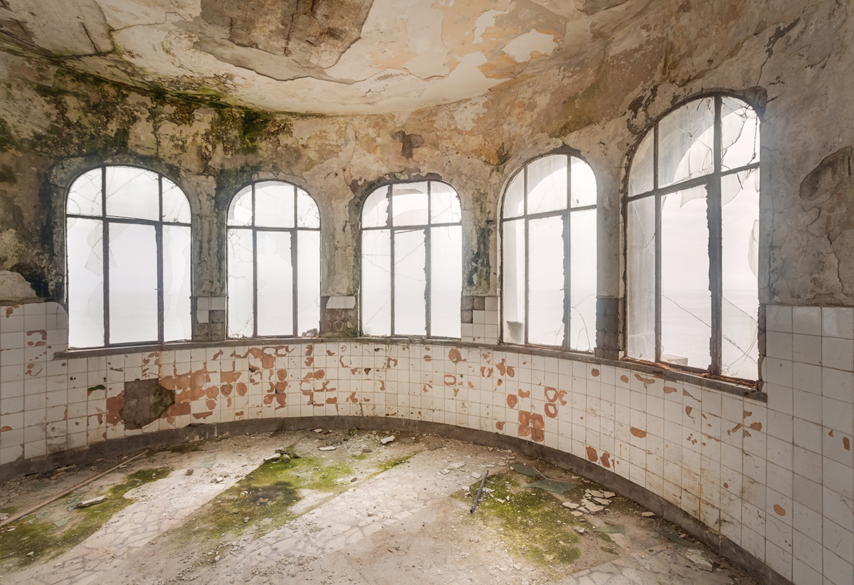 Shooting One of the Most Beautiful Abandoned Buildings in the World ...