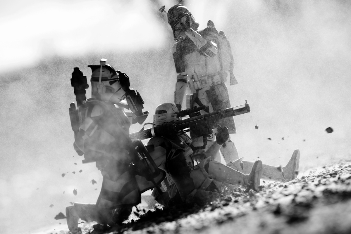 US Marine Photographer Recreates Battle Scenes with Stormtrooper Toys ...