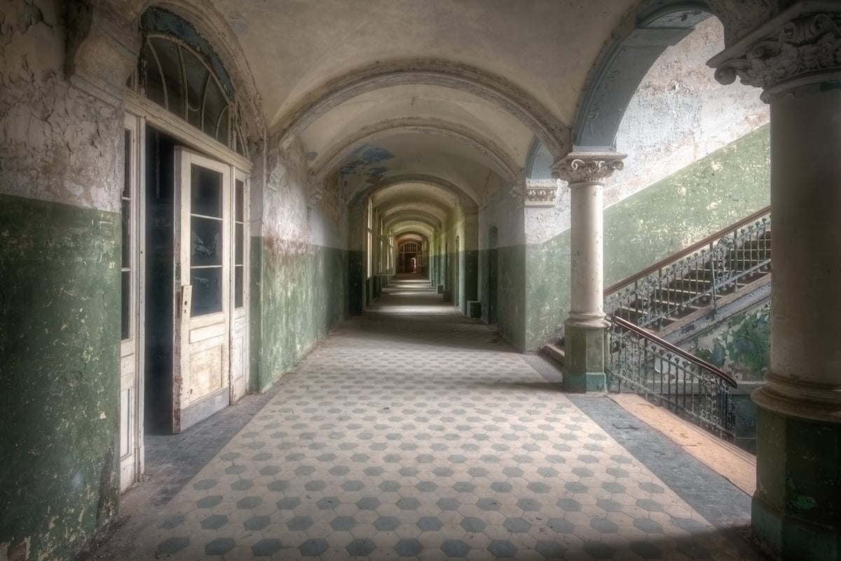 Hitler's Hospital: Exploring the Huge Abandoned Beelitz Hospital ...