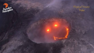 Smiley Face Captured in the Crater of a Happy Hawaiian Volcano | PetaPixel