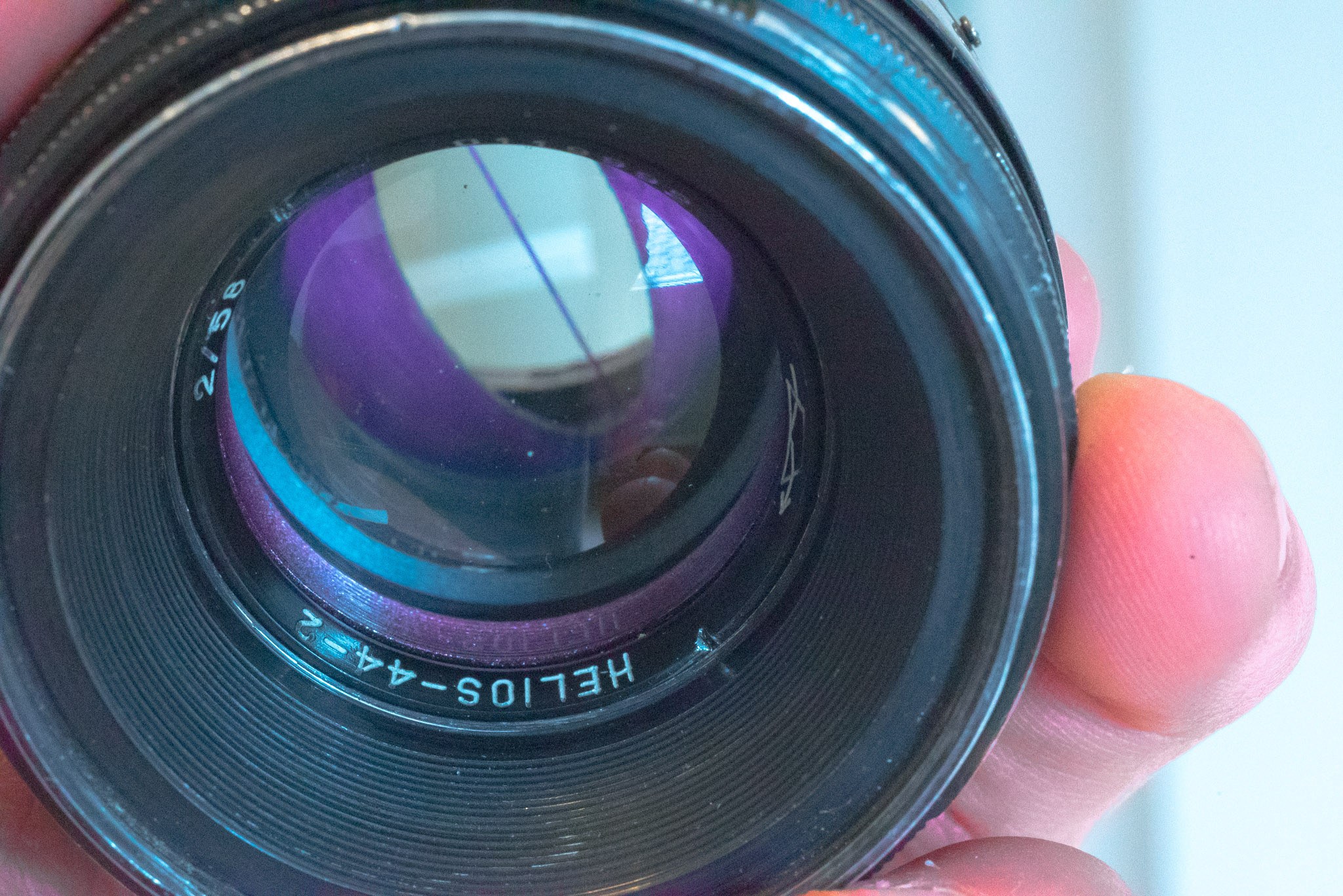 Extreme DIY: Make an Old Lens 'Glow' by Scratching the Glass Elements ...