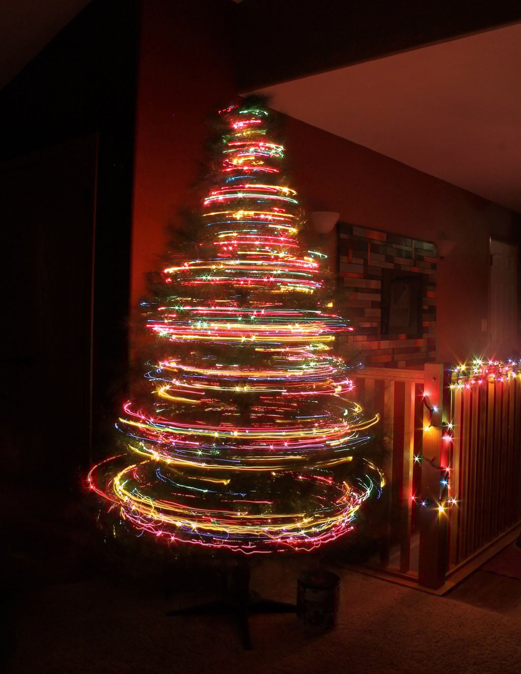 Photo Idea: Spin a Christmas Tree with Your Camera Shutter Open | PetaPixel
