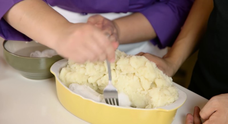 The Weird Tricks Food Photographers Use to Fake Delicious Looking Meals ...