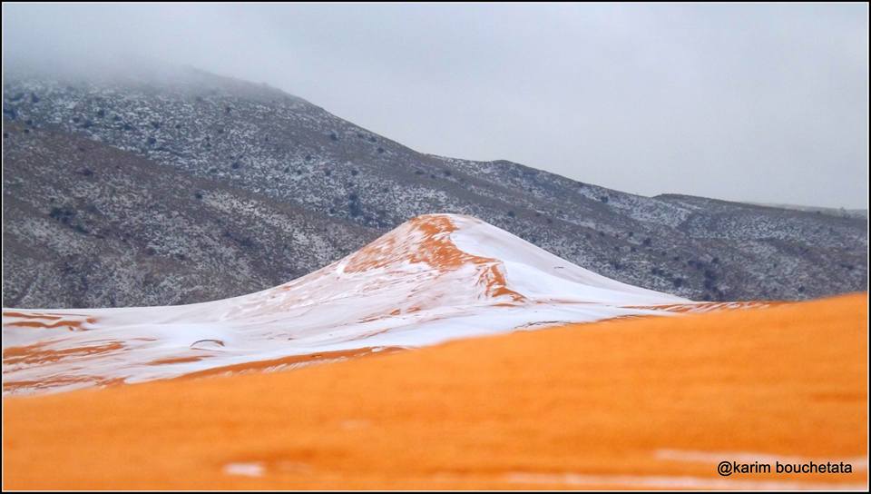 Photos of the First Snowfall in the Sahara Desert in 37 Years | PetaPixel