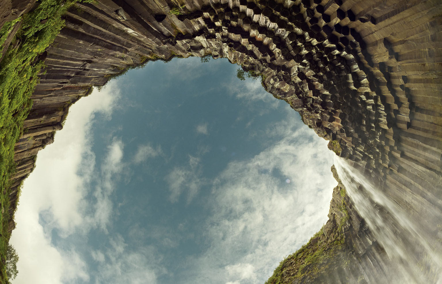 These Wide-Angle Photos Capture an 'Earth-Eye' View of the World ...