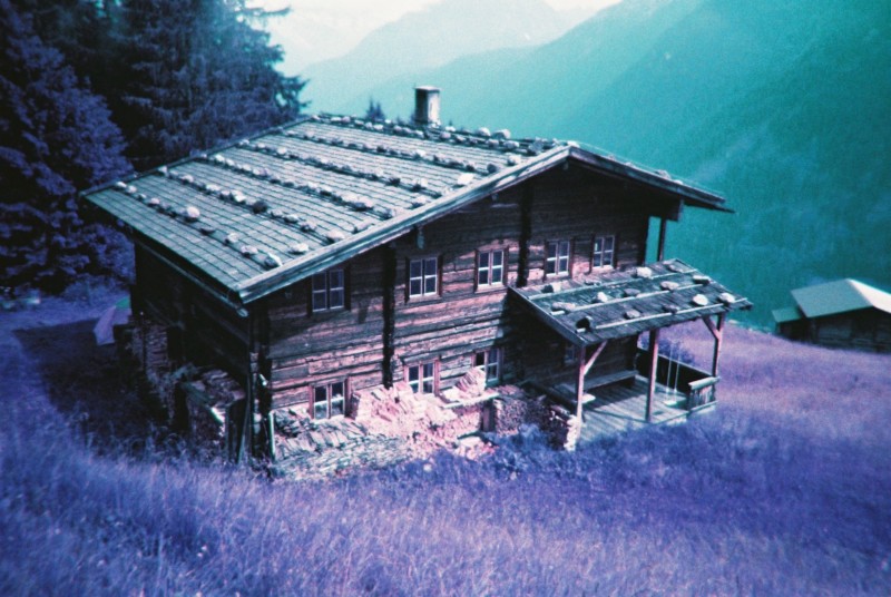 Lomography Revives the Disposable Film Camera with 'Simple Use' Cam ...