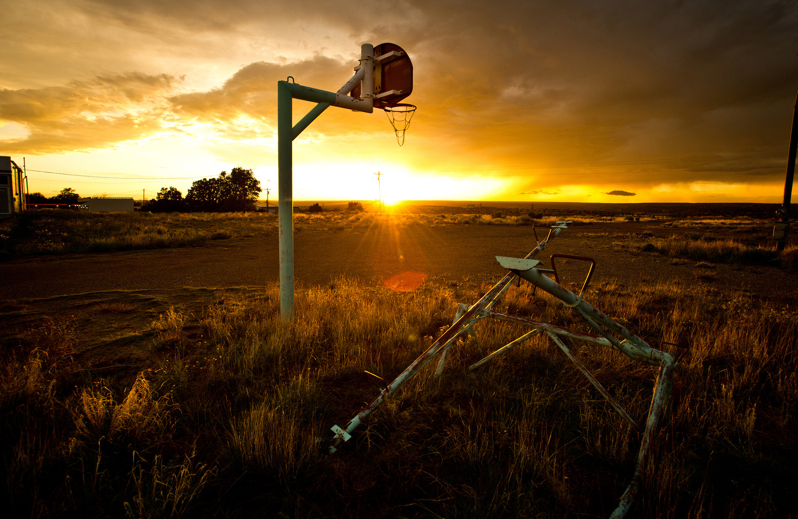 Photos of Decaying Basketball Hoops Found Around the U.S. | PetaPixel