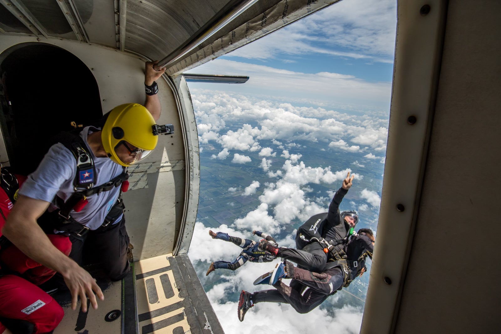 Photographing Skydivers: Be Ready for Anything | PetaPixel