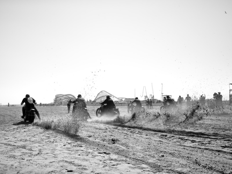 101-Megapixel B&W Photos of Pre-War Era Racing | PetaPixel