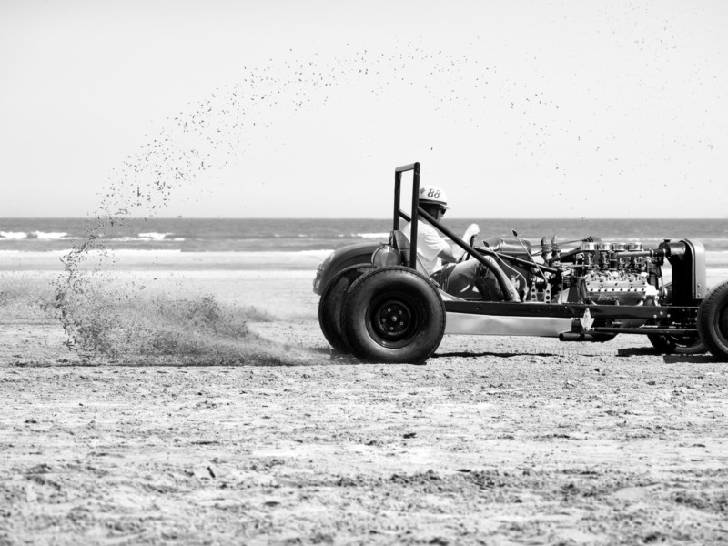 101-Megapixel B&W Photos of Pre-War Era Racing | PetaPixel