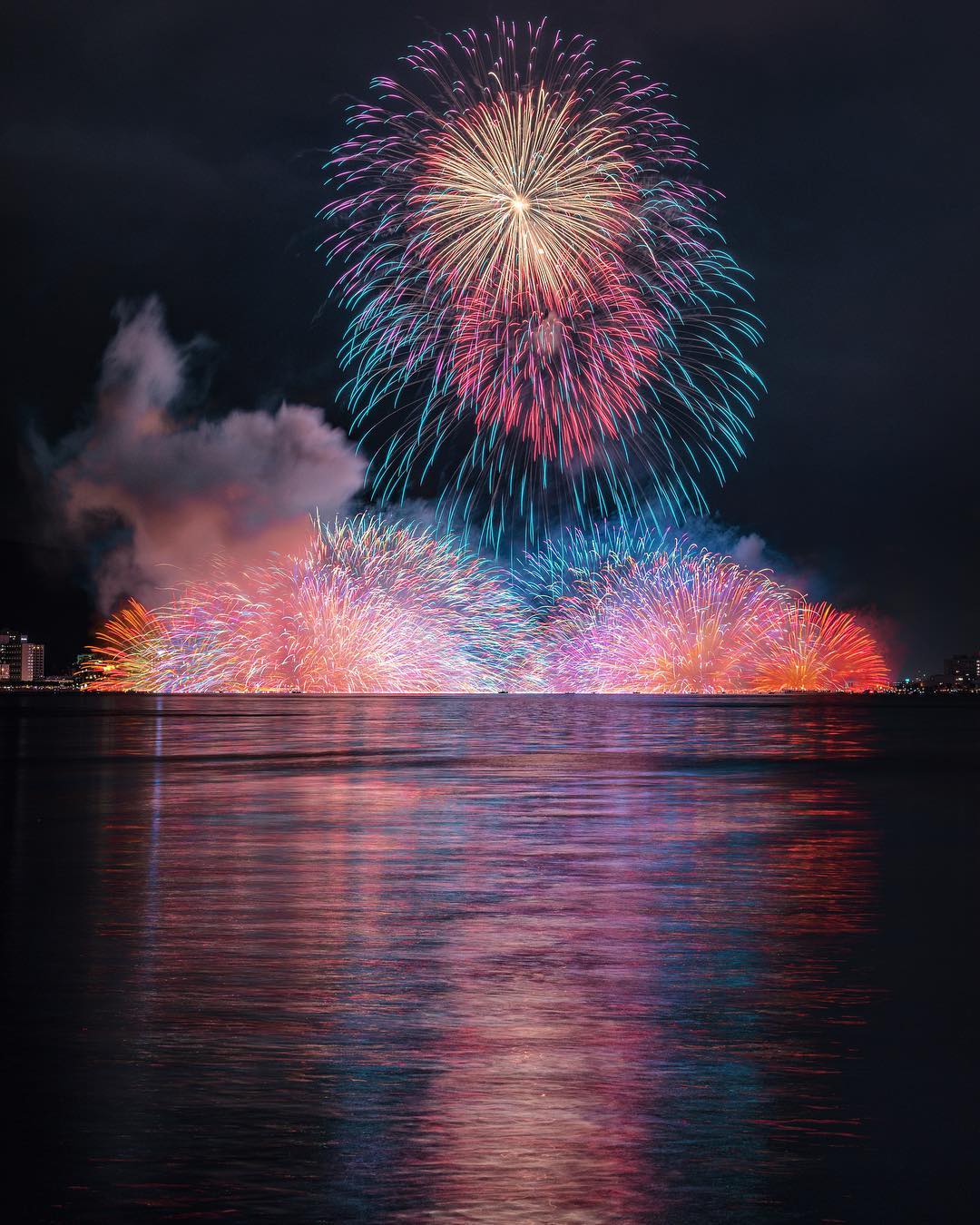 Dazzling Photos of Summer Firework Festivals in Japan | PetaPixel