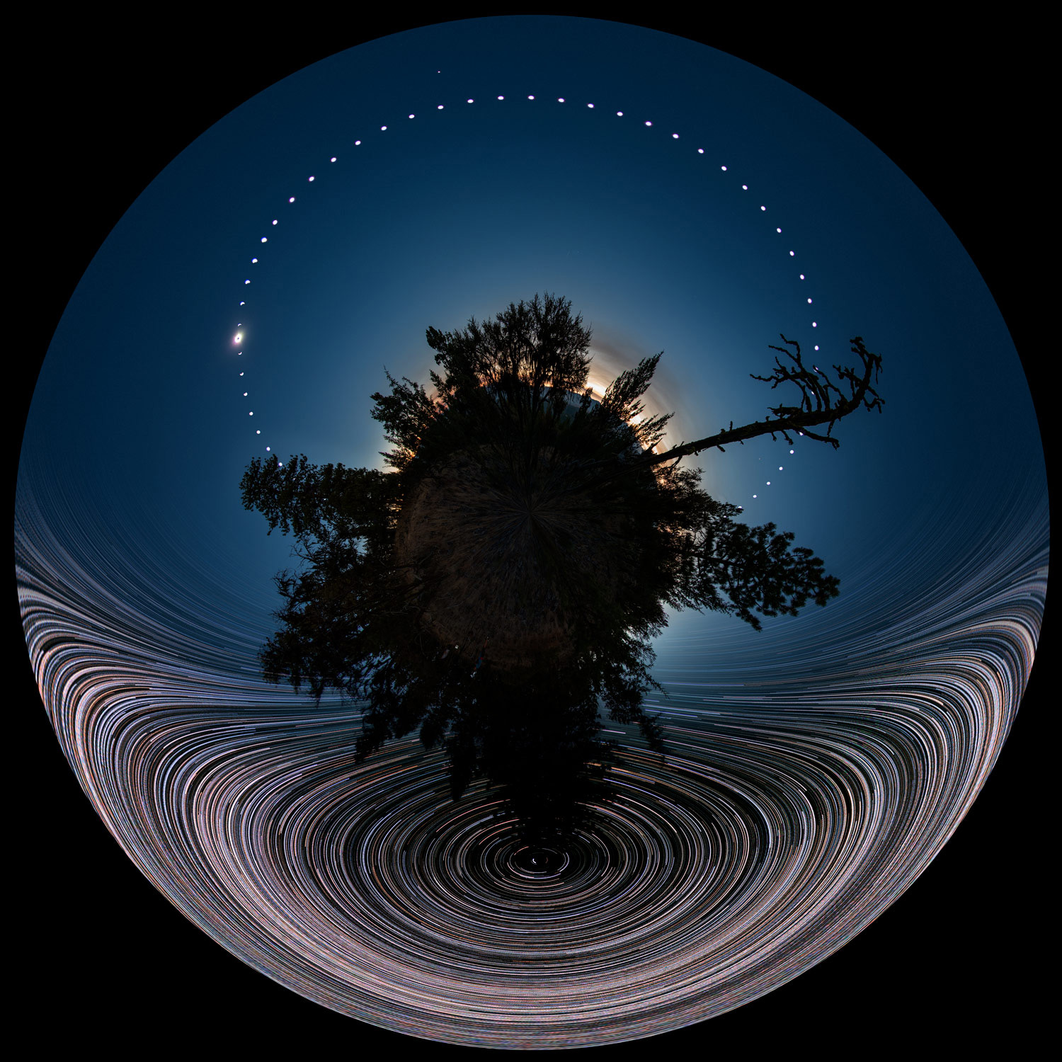 This 'Little Planet' Solar Eclipse Photo Combines Day and Night | PetaPixel