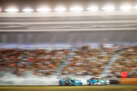 Car Racing Photographer Gets Crowd to Light Up a Photo with Phones ...