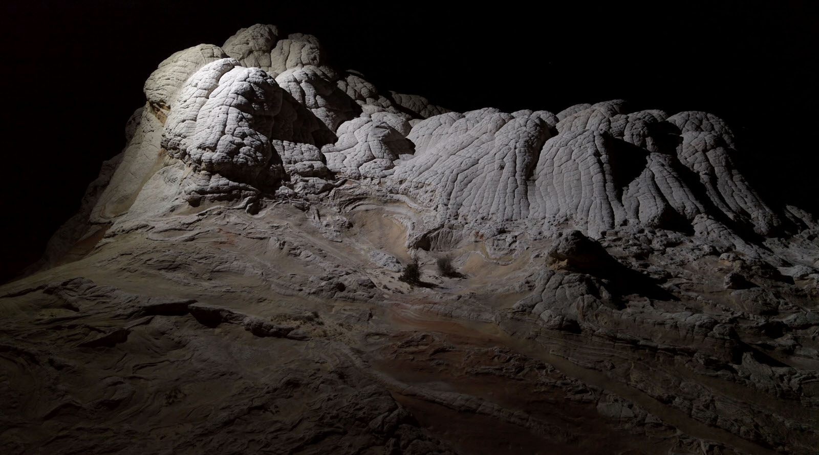 Watch a Drone Lighting Rig Illuminate a Desert with 150,000 Lumens ...