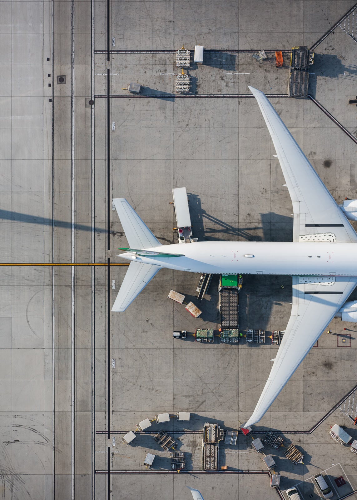 These Photos of Airplanes From Above Show Their Birth, Life, and Death ...