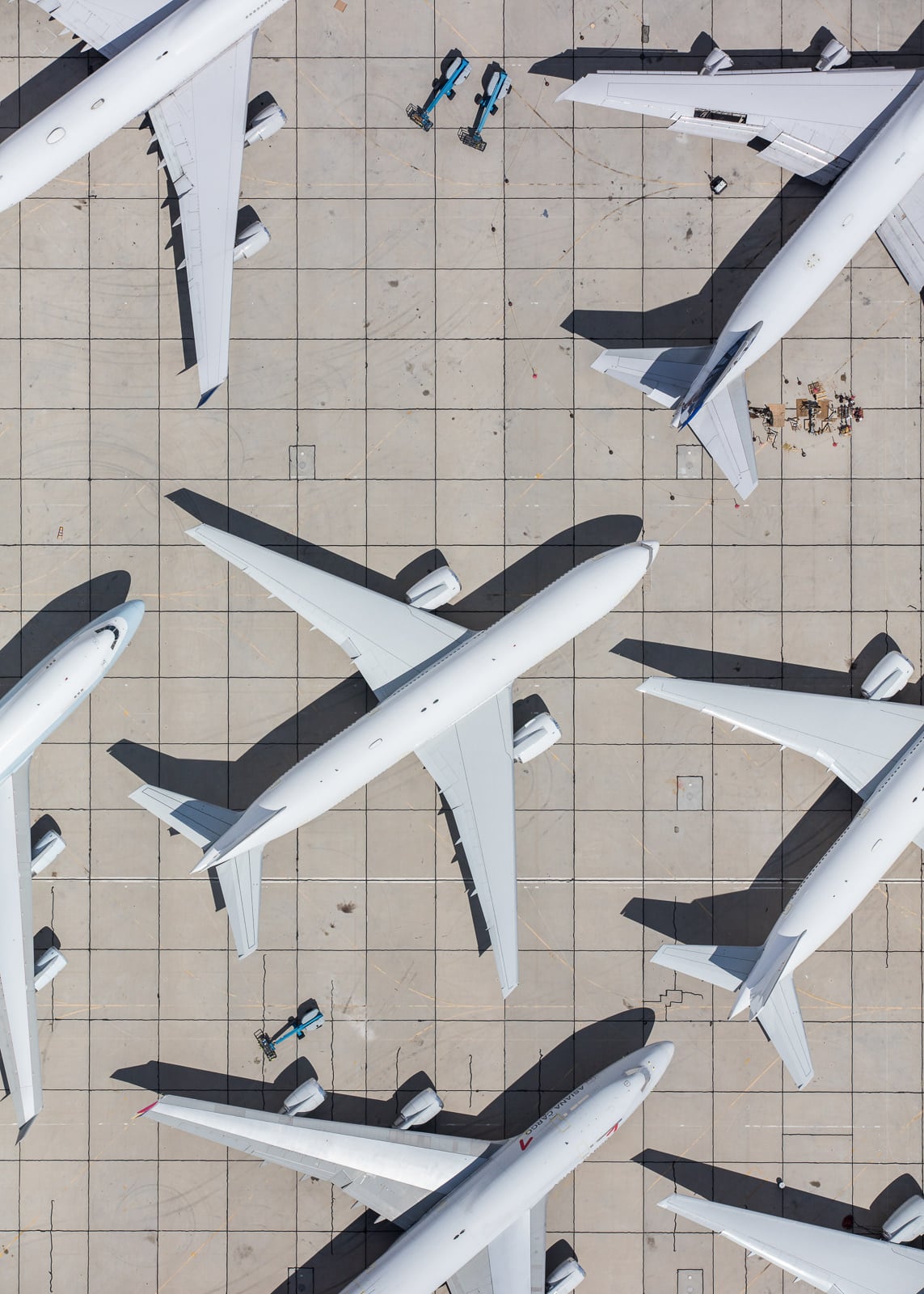 These Photos of Airplanes From Above Show Their Birth, Life, and Death ...