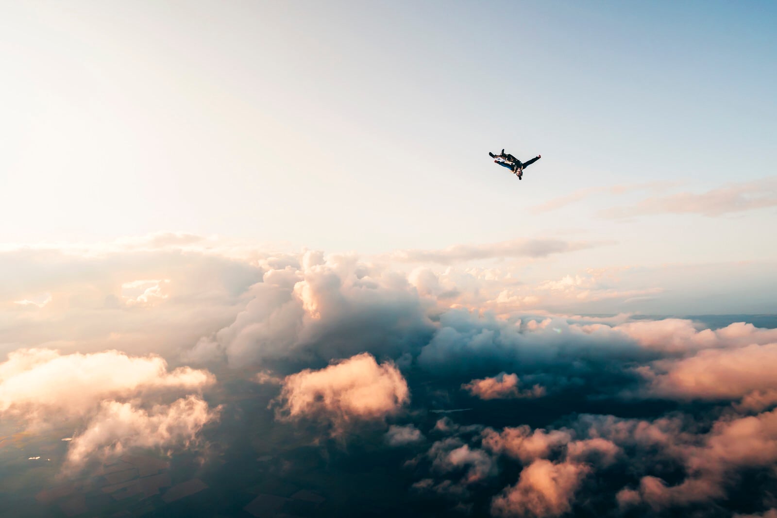 A Skydiving 'Studio' Photo Shoot with Flash Lighting in Midair | PetaPixel