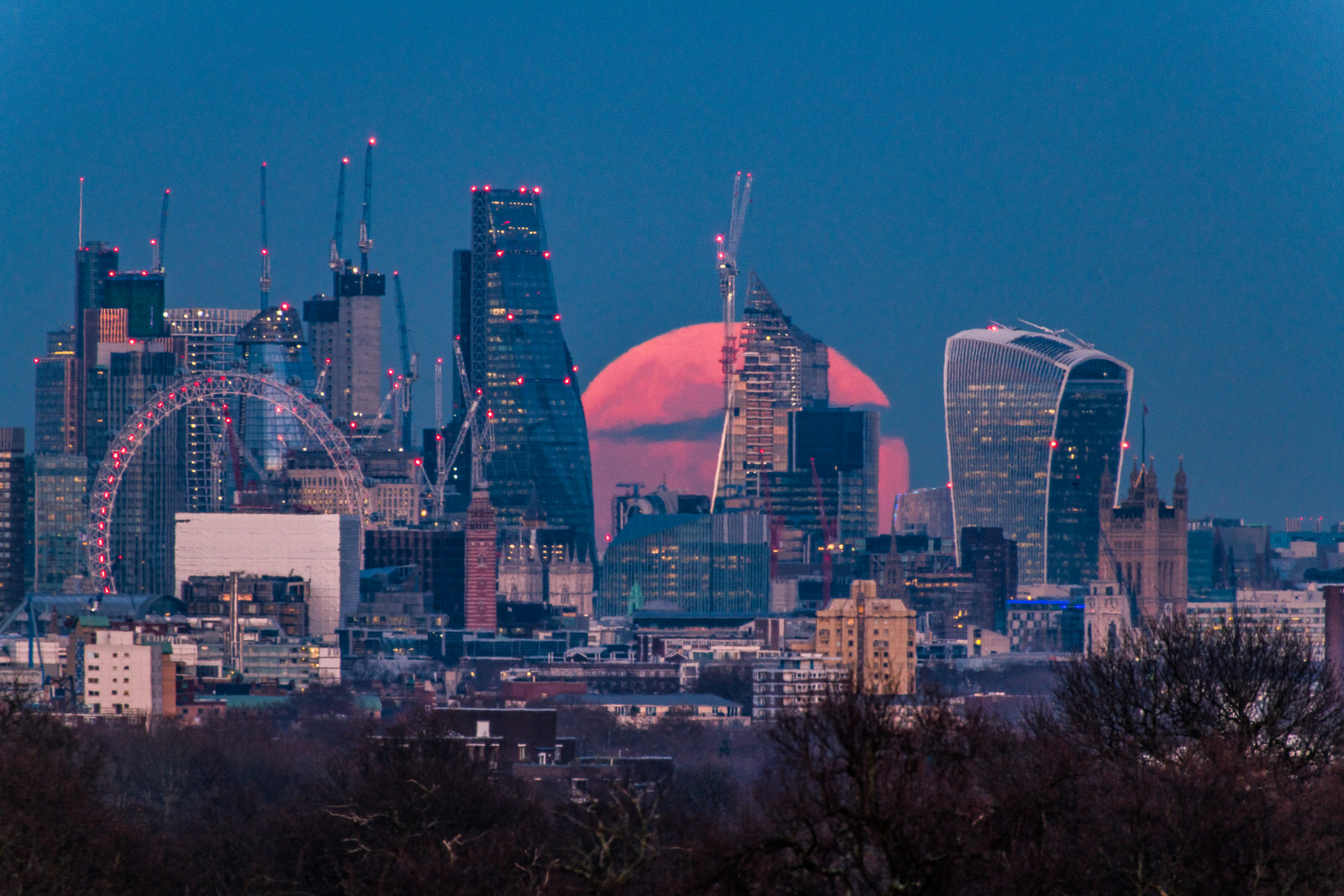 How I Shot the Super Blue Blood Moon Rising in the London Skyline ...