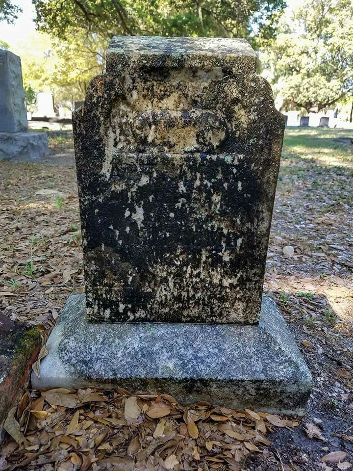 This Photographer Restores Forgotten Veterans' Tombstones | PetaPixel