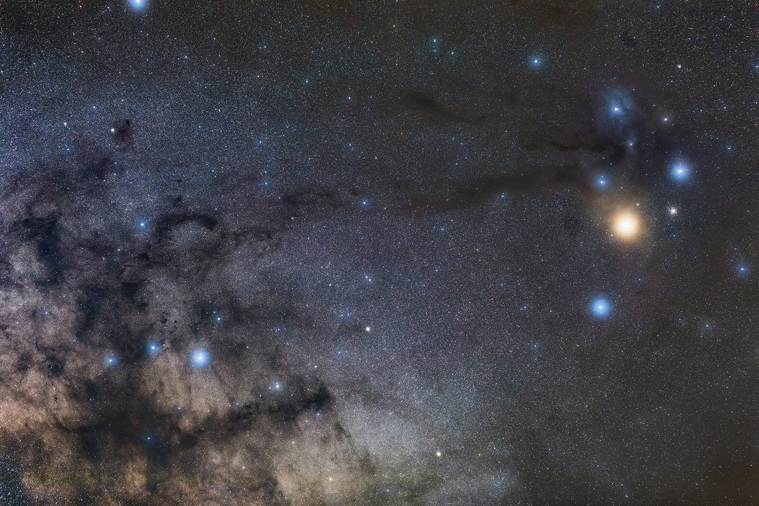 Why and How to Use a Star Tracker for Photos of the Night Sky | PetaPixel