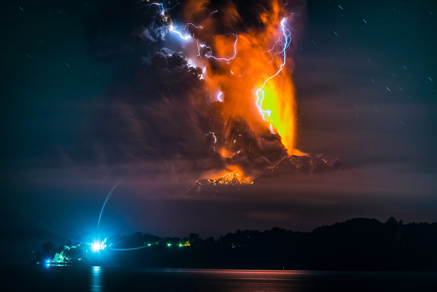 Photos of Intense Lightning Storms in Volcanic Eruptions | PetaPixel